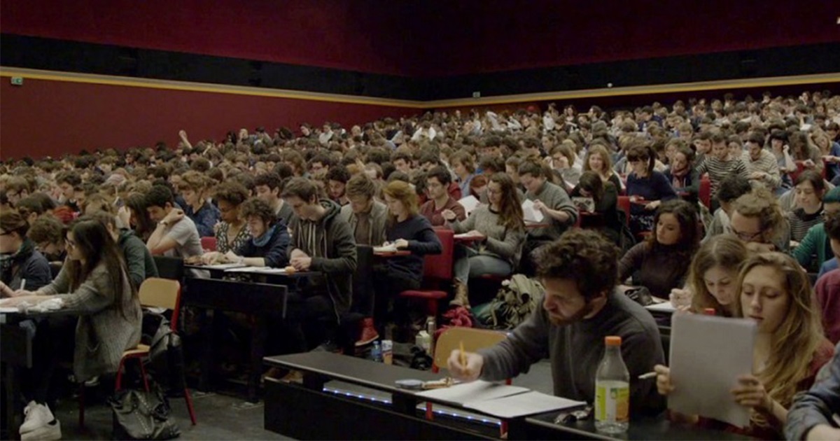 THE GRADUATION : Documentary Club